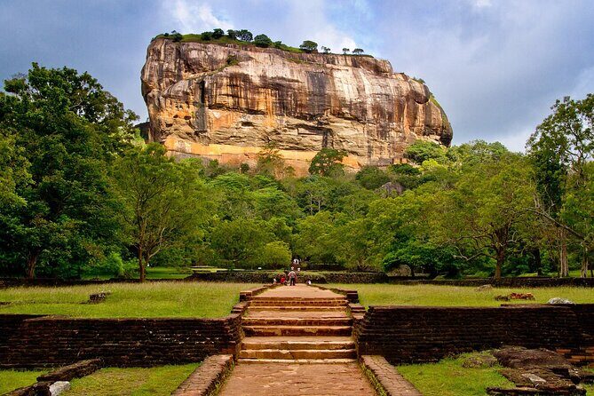 Private Day Tour to Sigiriya & Dambulla cave with Wildlife Safari - Sigiriya Museum: Contextualizing the Past