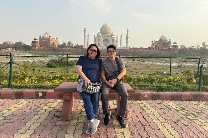 Private Day Tour to Taj Mahal and Agra fort from Delhi - Lunch and Shopping: Savoring Local Flavors and Crafts