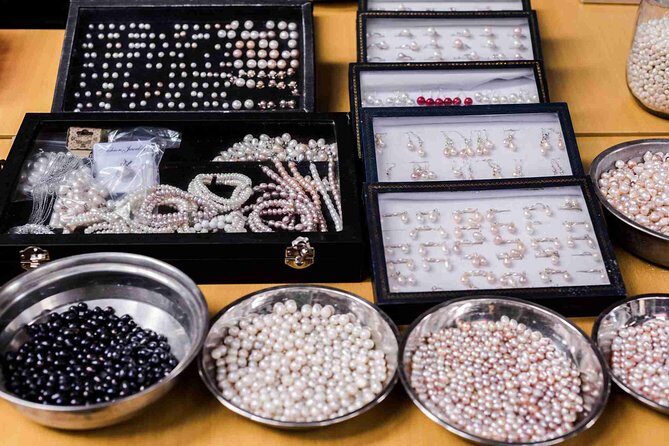 Private Day Tour: Zhujiajiao Water Town with Shanghai Local Shopping Outing - Exploring Zhujiajiao Water Town