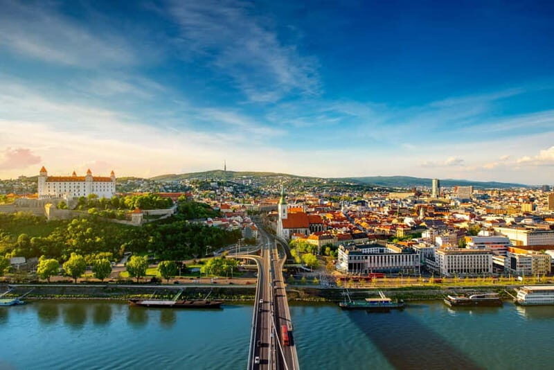 Private day trip: Budapest > Bratislava & Vienna, in English - FAQs