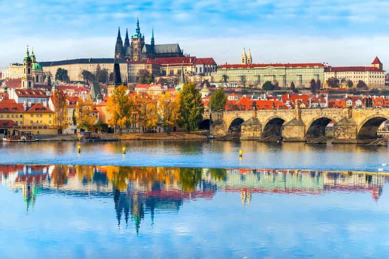 Private day trip from Vienna to Prague and back, in English - Key Points