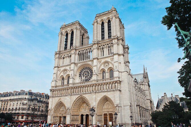 Private day trip: Le Havre to Paris and back, local driver - The Sum Up