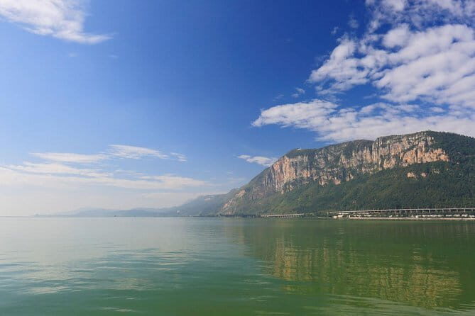 Private Day Trip of Kunming Panoramic View and Ethnic Minority Culture - A Taste of Local Flavors: Lunch Break