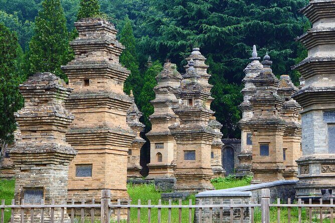 Private Day Trip to Shaolin Temple and Longmen Grottoes - Discovering the Longmen Grottoes