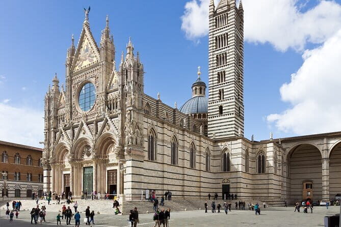 Private day trip to Siena, San Gimignano, Chianti and Pisa, from Florence - The Scenic Drive to Siena