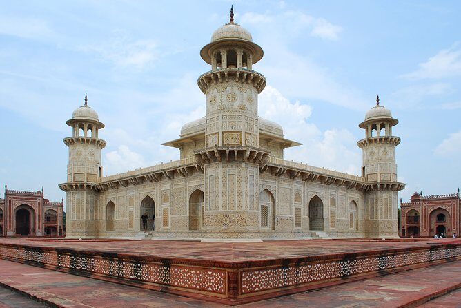 Private Day Trip to Taj Mahal & Agra Fort from Delhi - Visiting Agra Fort