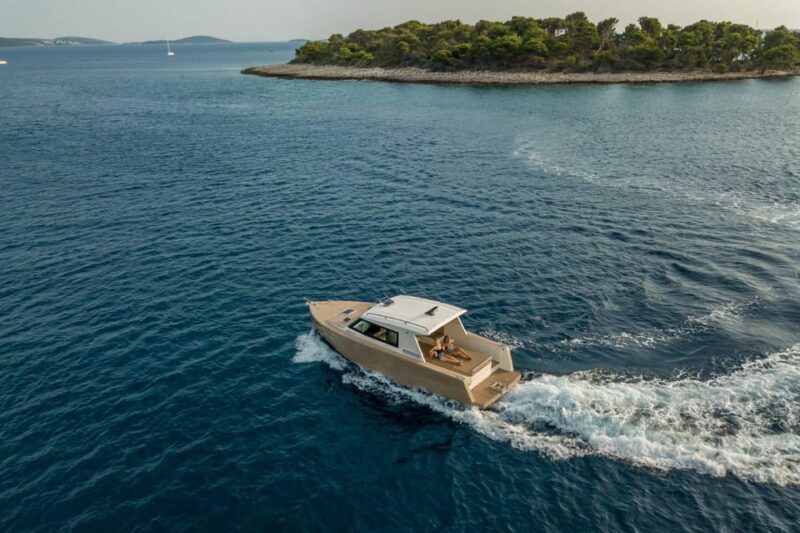 PRIVATE DAY WITH OUR LUX SPEEDBOAT, 5 STAR ***** ENJOYMENT - Key Points