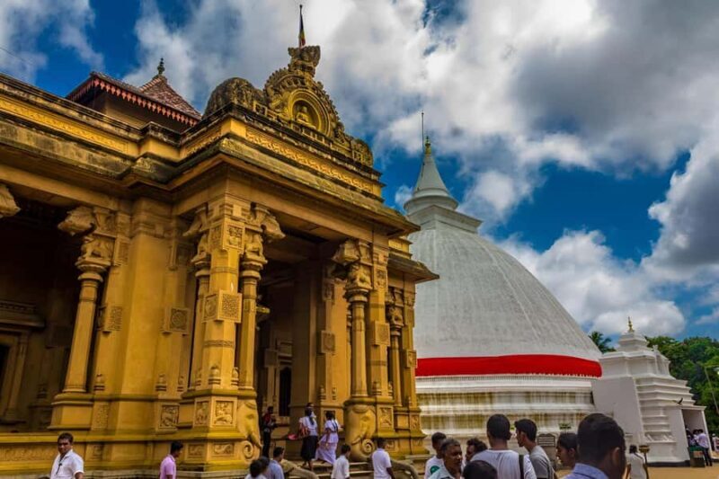 Private Driver: Kelaniya Temple & River View Scenic Ride - Key Points
