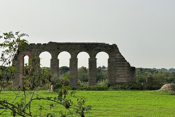Private E-bike tour of Appian way, Aqueduct & catacombs with food - Key Points