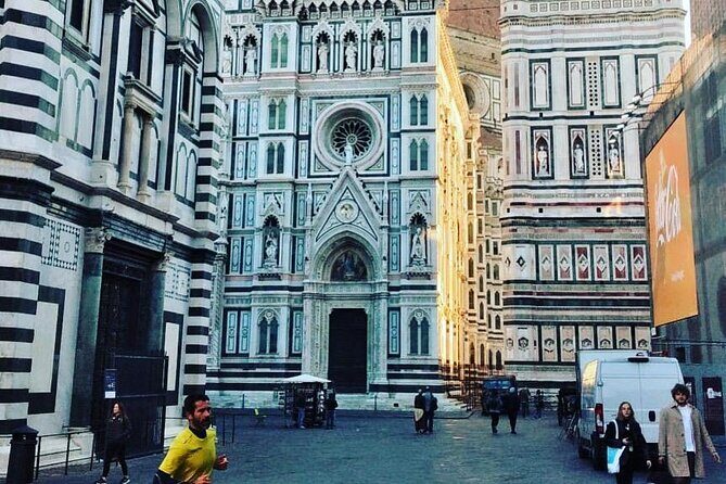 Private educational and guided custom tours by walk and by confortable M/B van - Key Points