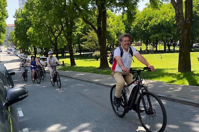 Private Electric Bike Tour in Oporto - FAQs