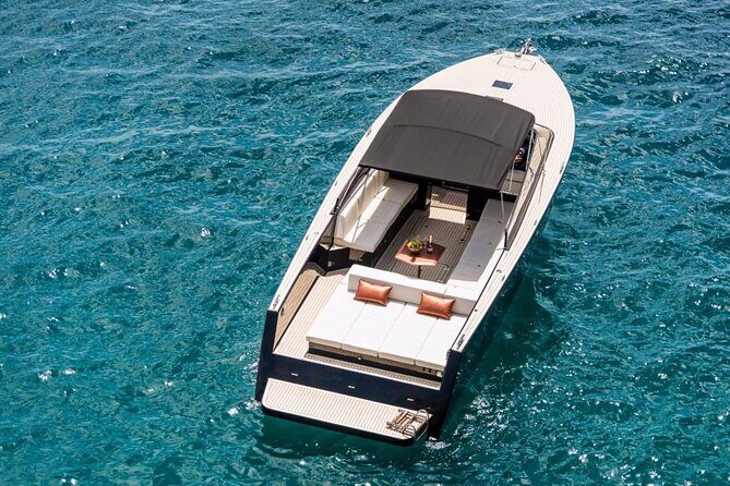 Private Escape to Blue cave and islands from Split - A Day on the Water with Stunning Views and Exclusive Comfort