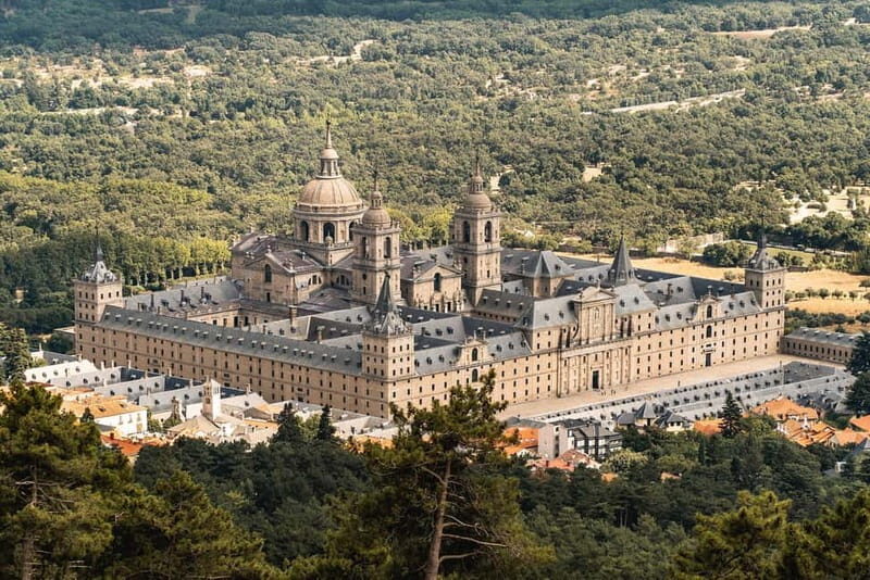 Private Escorial and Valley Tour with driver - Key Points