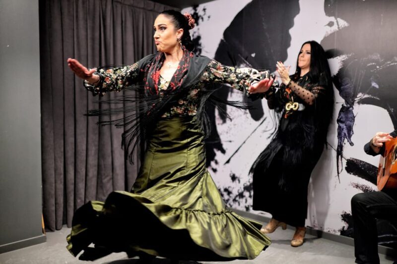 Private flamenco show in the center of Seville (Max 30 pax) - FAQ