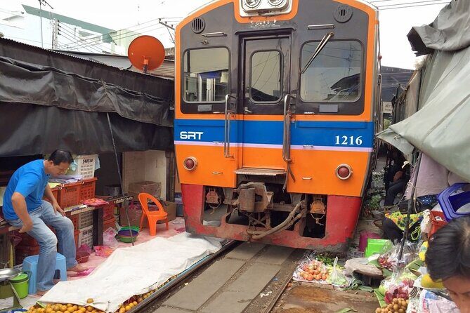 Private Floating Market and Maeklong Railway Market Day Tour - A Close Look at the Itinerary