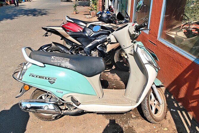 Private Full Day City Tour for Solo Travelers in Mumbai on Moped - Key Points