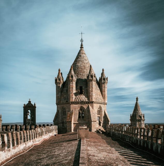 Private Full Day Évora, Monsaraz, and Winery Day Trip - Exploring Monsaraz: Medieval Charm Above the Plains