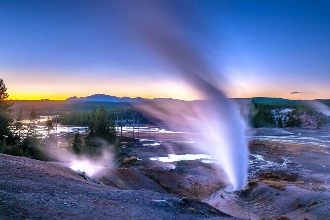 Private Full Day Luxury Tour at Yellowstone Park - A Closer Look at the Luxury Yellowstone Tour