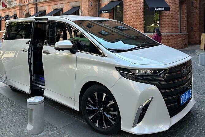 Private Full-Day Shanghai City Tour: Chauffeur & English Guide - Exploring Shanghai in One Day: A Balanced Look at the Private Full-Day Tour