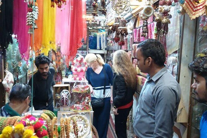 Private Full - Day Shopping Tour in Delhi - Discovering Delhi’s Markets: A Practical Breakdown