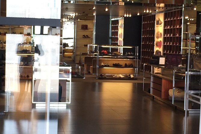 PRIVATE Full-Day Shopping Tour: The Mall GUCCI and Spaces PRADA outlet - FAQ