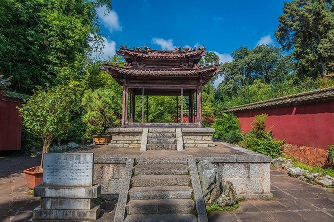 Private Full-Day Tour from Kunming: Stone Forest and Golden Temple - Lunch Break