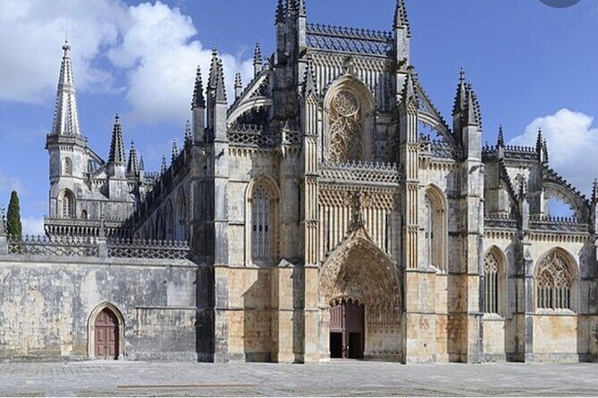 Private Full Day Tour of Óbidos, Nazaré and Batalha - Nazaré: Coastal Drama and Culinary Delights