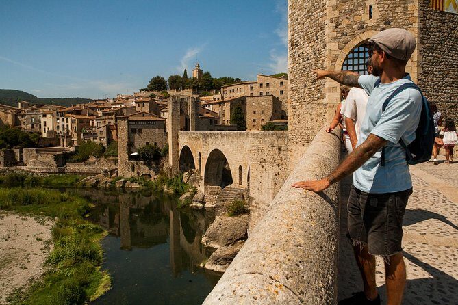 Private Full Day Trip to Medieval Villages of Catalonia + Lunch front of a Lake - Key Points