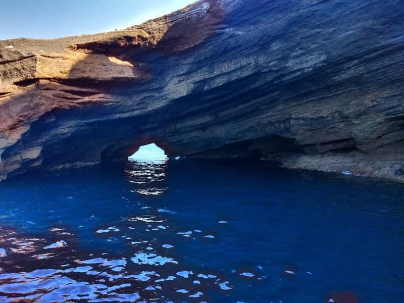 Private, fully customizable cruise in Santorini's caldera - Key Points