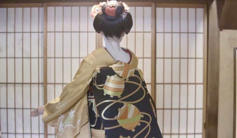 Private geisha show with Maiko, an geisha apprentice - A Deep Dive into the Experience