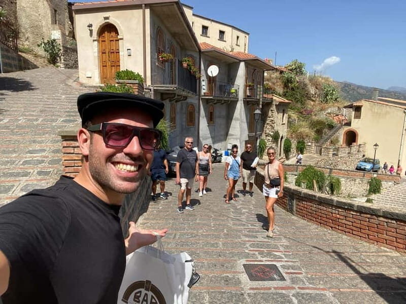 Private Godfather tour + Sicilian food&house wine tasting - Key Points
