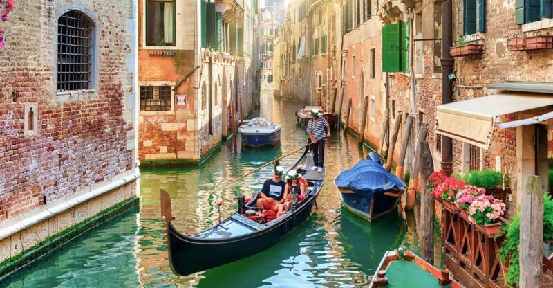 Private Gondola Experience: Discover Venices Waterways - Key Points