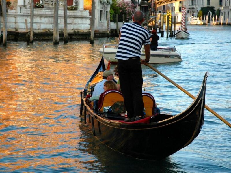 Private Gondola Experience: Discover Venices Waterways - Overview of the Venice Gondola Experience
