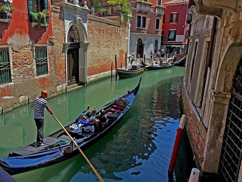 Private Gondola Serenade: Romantic Venice Night - Key Points