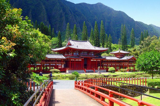 Private Green and Blue Circle Island Oahu Tour (se habla espanol) - Byodo-in Temple Hawaii