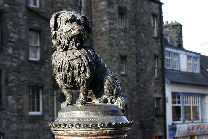 Private Greyfriars Kirkyard tour - 'Meet' the dead of Old Edinburgh! - Exploring the Private Greyfriars Kirkyard Tour – Meet the Dead of Old Edinburgh!