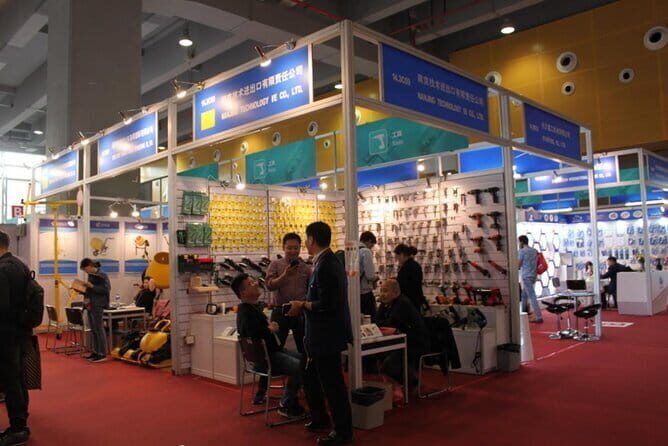 Private Guangzhou Business Tour to Visit Factory and Local Market - Key Points