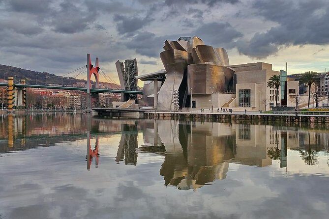 Private Guggenheim Museum Bilbao Tour with Official Guide - Analyzing the Value of the Tour