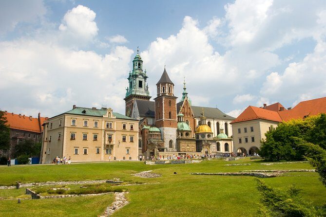 Private guide-driver & van services in Poland & Central Europe - Pricing and Value Analysis