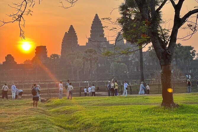 Private guided Full -day Angkor tour with sun set - FAQ