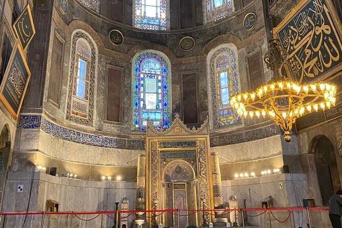 Private Guided Hagia Sophia Tour with Skip the Line Access - The Experience: A Balance of Art, Architecture, and History