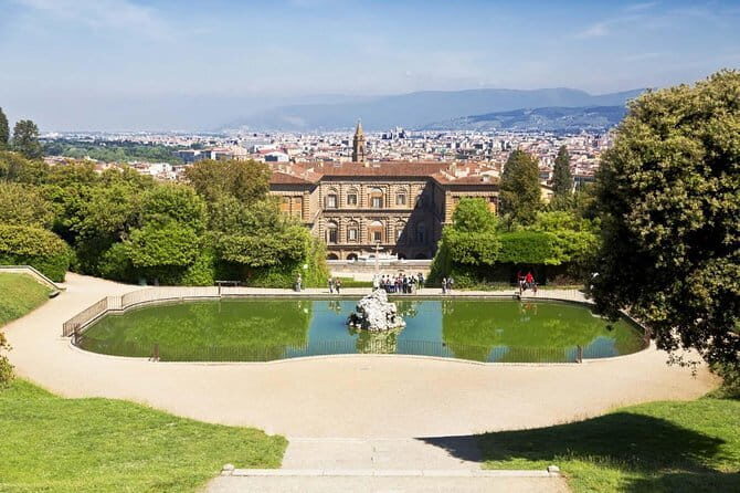PRIVATE Guided tour: BOBOLI Gardens of the Royal Palace and Hidden Messages - An In-Depth Look at the Boboli Gardens Guided Tour