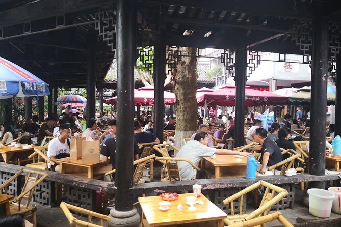 Private Guided Tour of Chengdu with Lunch + Sichuan Opera - Key Points