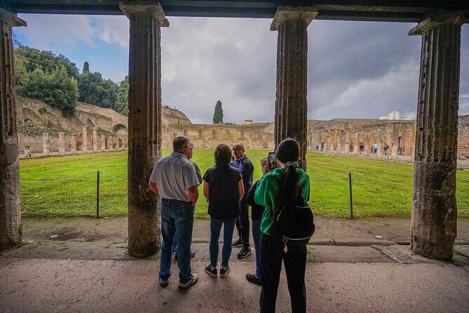 Private Guided Tour of Pompeii with Lunch in Winery - What Travelers Can Expect