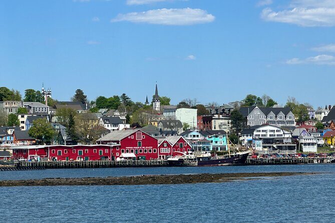 Private Guided Tour: Peggys Cove, Mahone Bay, Lunenburg & Ovens - The Charm of Peggys Cove