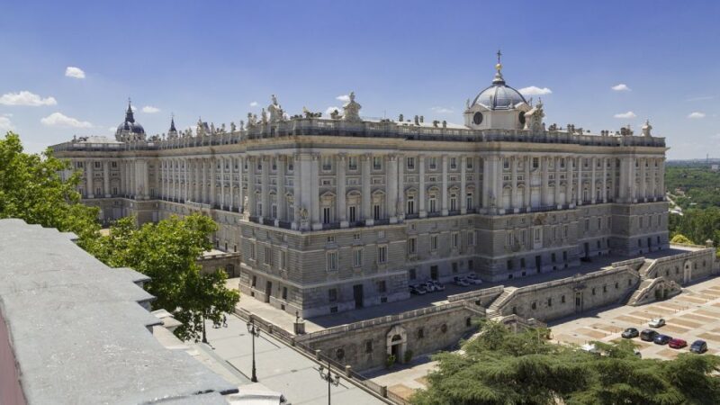 Private guided tour Royal Palace & Royal Collections Gallery - Key Points