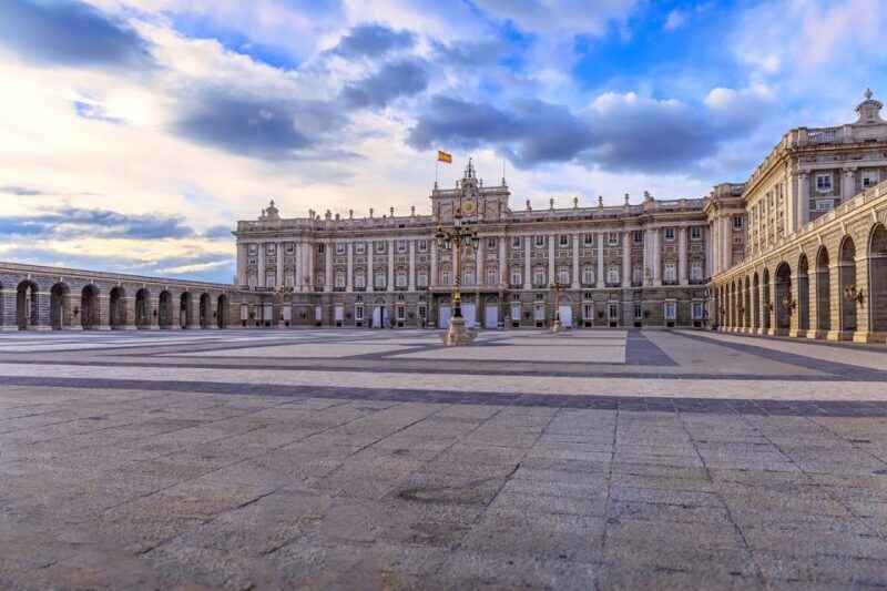 Private guided tour Royal Palace & Royal Collections Gallery - FAQs