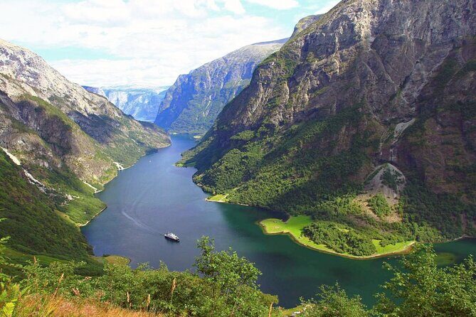 Private Guided Tour to Oslo Nærøyfjord Cruise and Flåm Railway - Exploring Hallingskarvet National Park