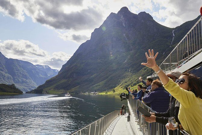 Private guided tour to Oslo - Nærøyfjord Cruise & Flåm Railway - The Scenic Bergen Railway and Return Journey