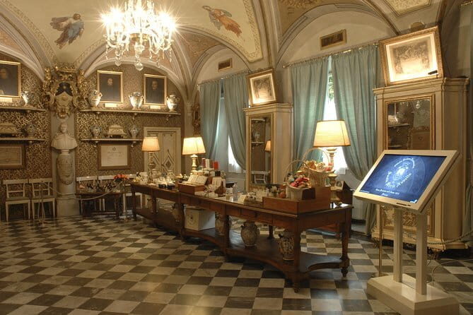 Private Guided Visit of Florence Santa Maria Novella Basilica and its Officina Profumo Farmaceutica - Visiting the Officina Profumo Farmaceutica di Santa Maria Novella